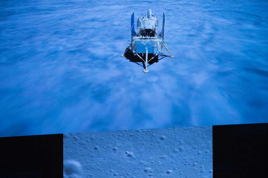 China's Chang'e-5 lands on moon to retrieve samples_英语频道_央视网(cctv.com)