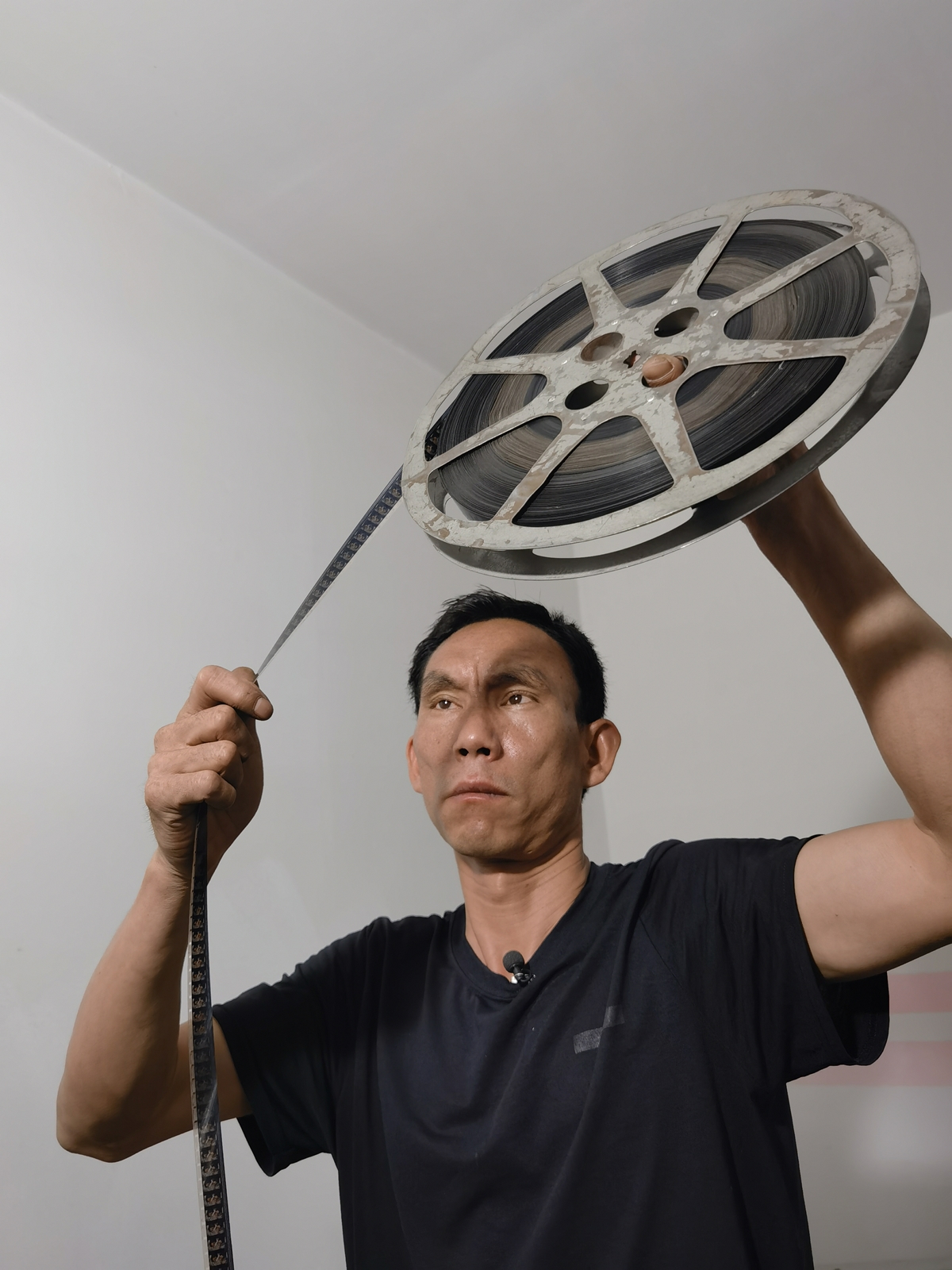 Men of the people: Volunteer projectionist brings films to rural areas ...
