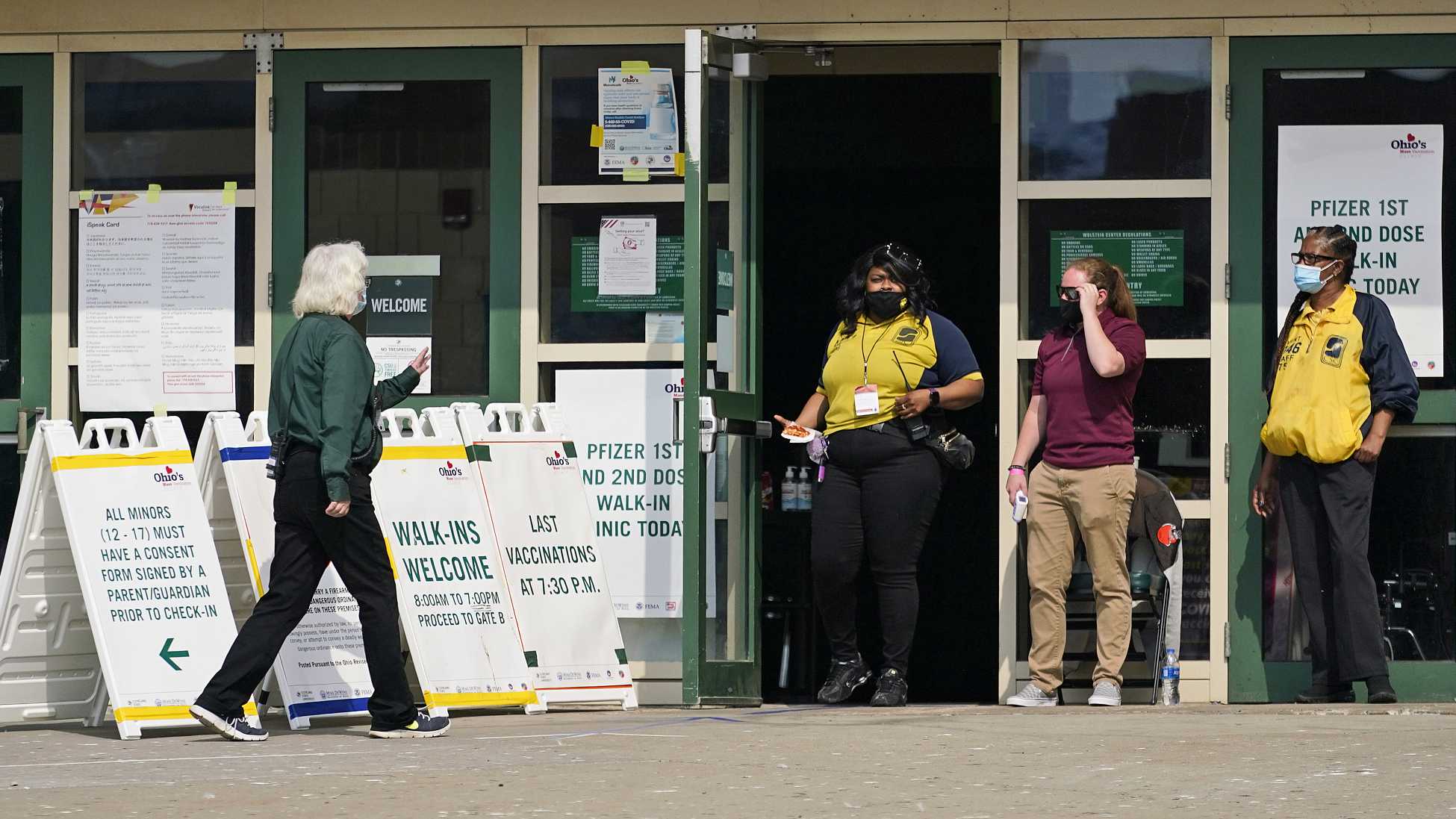 WHO scientists dismiss COVID-19 lab escape theory_英语频道_央视网(cctv.com)