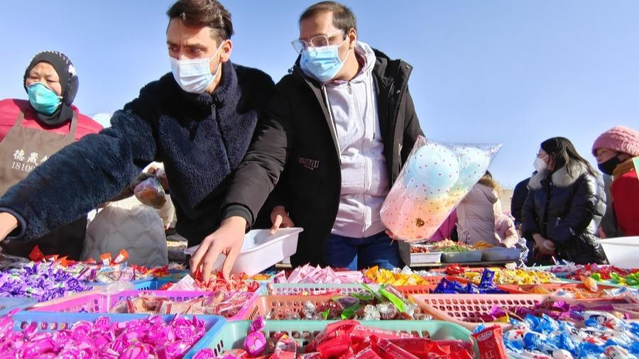 Xinhua Headlines: Foreign expats embrace Year of the Rabbit_英语频道_央视网 ...