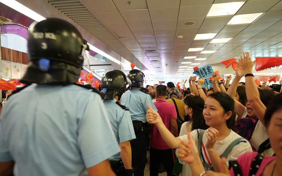 Hong Kong residents voice support for police, national unity - CCTV ...