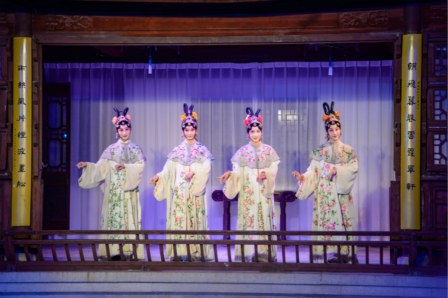Kunqu Opera staged at classical garden in Suzhou_英语频道_央视网(cctv.com)
