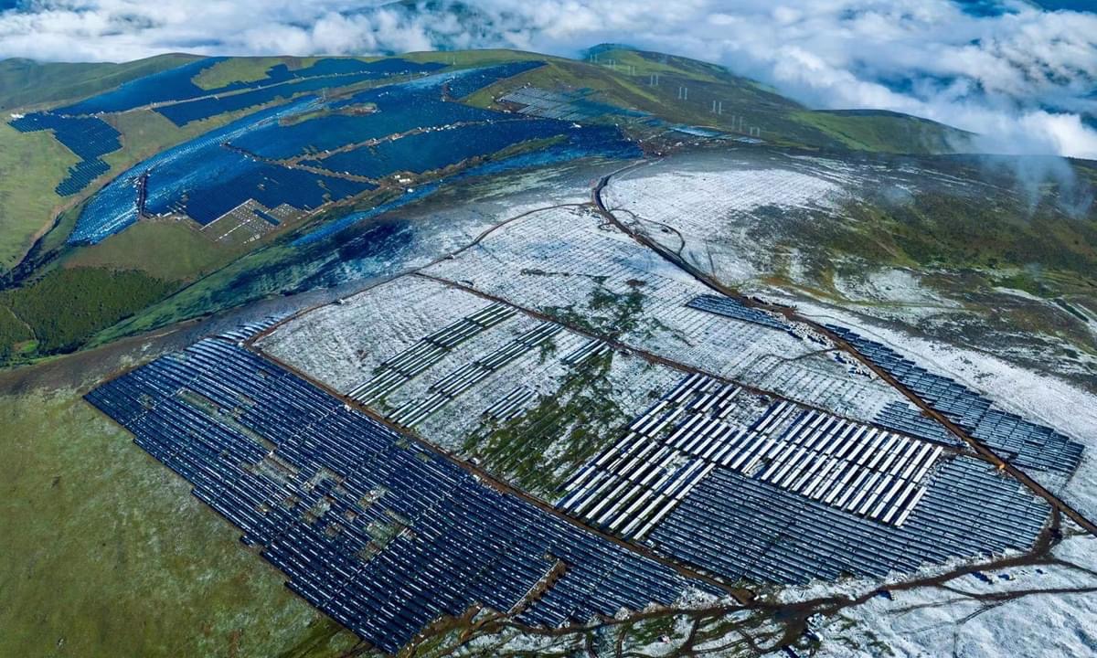 Дэлхийн хамгийн том ус болон нарны эрчим хүчийг хослуулсан цахилгаан