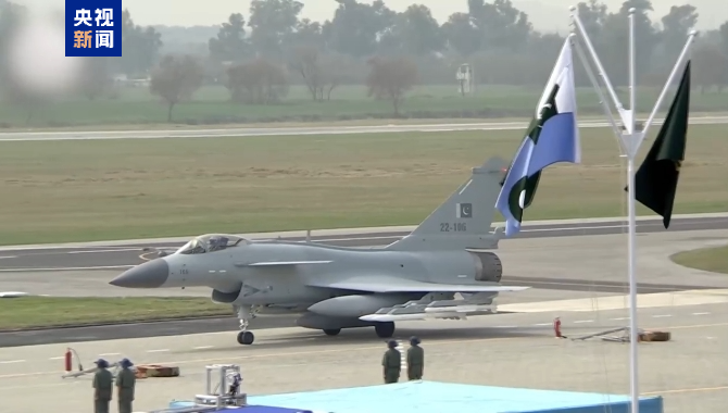 平台体系“双优” 歼-10CE画面一次带你看过瘾_军事频道_央视网(cctv.com)